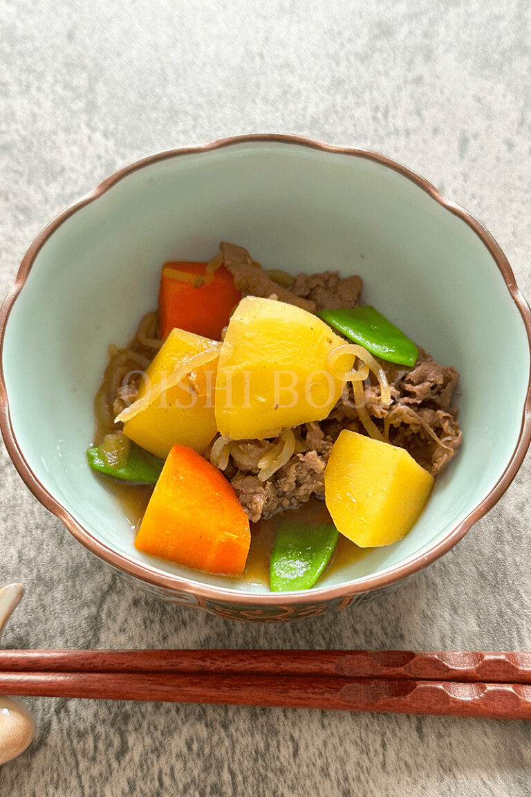 Nikujaga ( 肉じゃが – Japanese Beef and Potato soup)