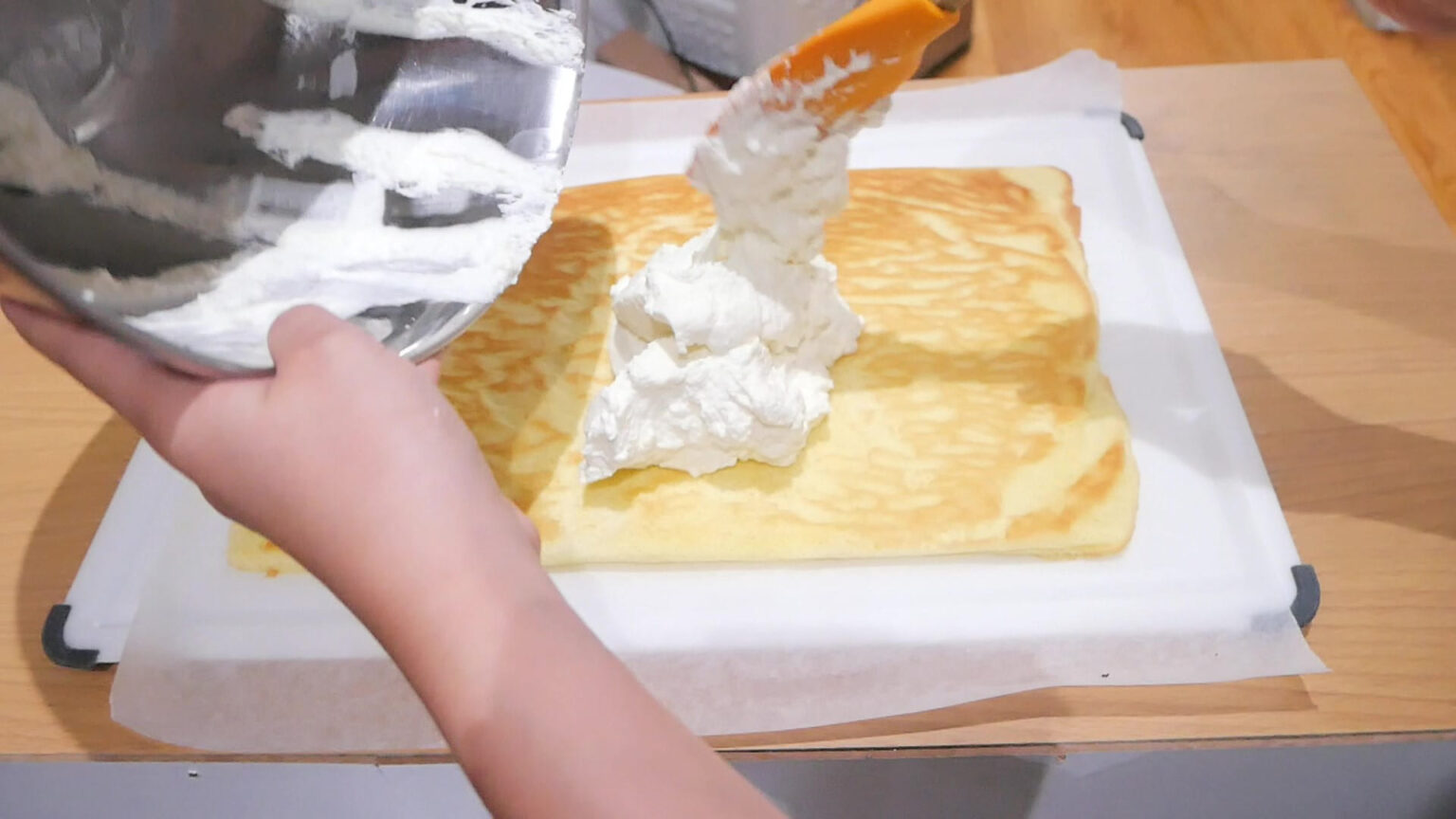 Basic Roll Cake ( 基本のロールケーキ – Japanese Swiss Roll)