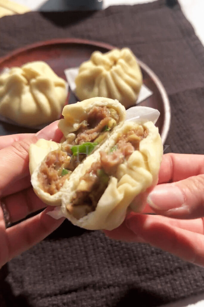 Nikuman (肉まん : Steamed Pork Buns)