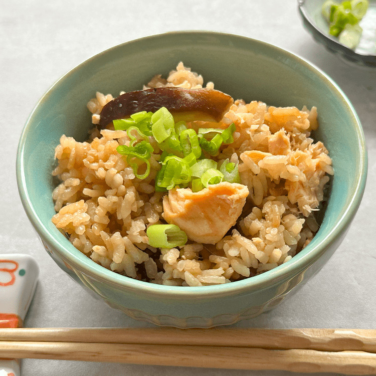 Sake Takikomi Gohan (Japanese Mixed Rice with Salmon)